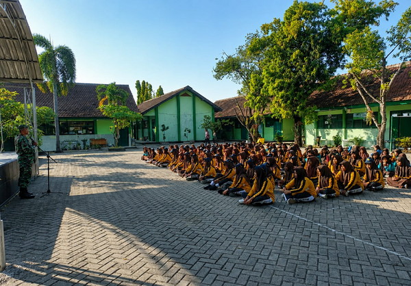 Tanamkan Disiplin dan Cinta Tanah Air, Koramil Pilangkenceng Bekali ...